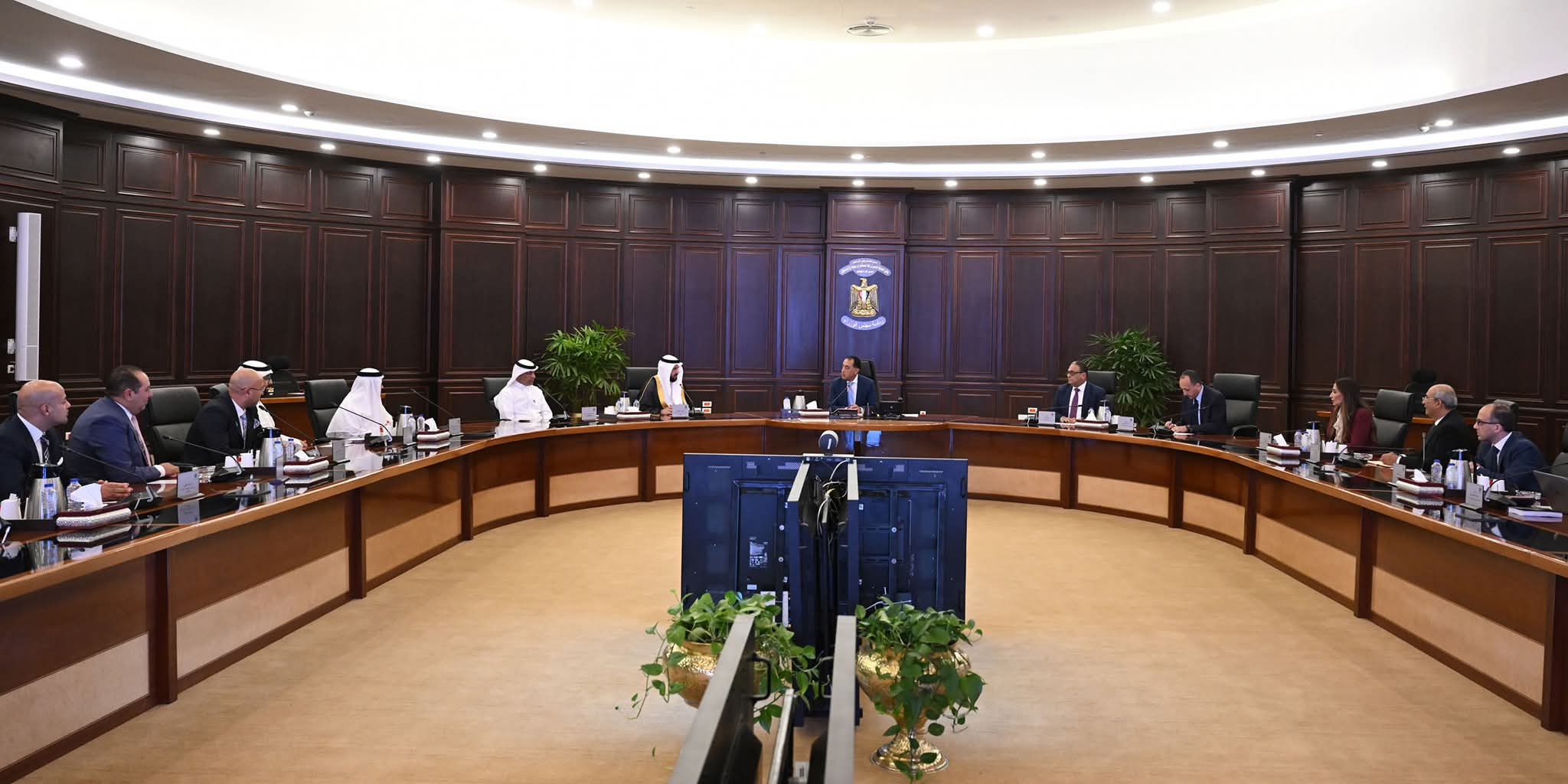 Prime Minister Meets Sumou Holding Officials to Discuss Investment ...